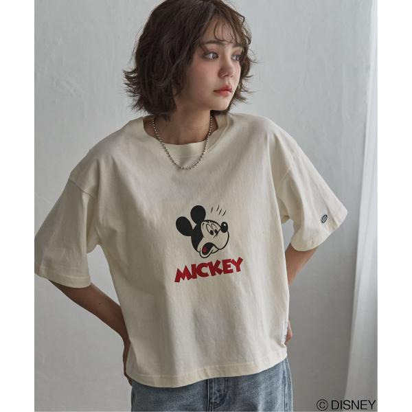 スポーティーなブランドとアイコニックなキャラクターが融合したコラボTシャツ。レトロなミッキーのグラフィックが目を引き、スタイリングのアクセントになる一枚です。サイズによって異なるシルエットを楽しめるのもポイント。【Detail】フロントにレ...