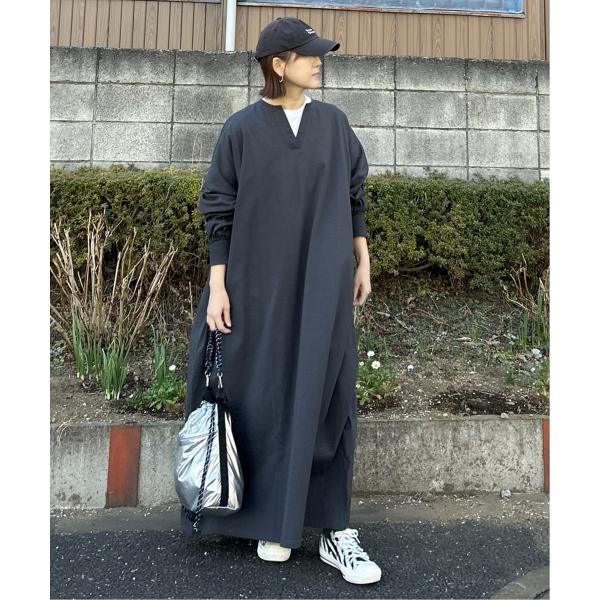 人気インフルエンサー【 k664r×notch. 】コラボ【notch. by KR 】キーネックビッグワンピースリラックス感と抜け感を絶妙に両立したキーネックビッグワンピース。ゆったりとしたシルエットながらも、首元のキーネックがすっきりと...