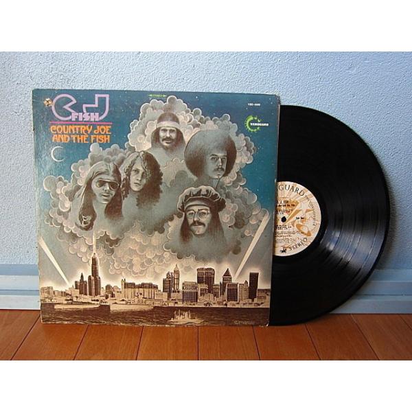 ◆状態◆・盤擦れ傷があります。・カバーレコードの入口に裂けがあります。サイドに破れ、擦れがあります。角に穴が一箇所あります。・スリーブ破れ、使用感があります。視聴をしたところ、音飛びはありませんでした。視聴環境によって多少状態が異なる場合が...