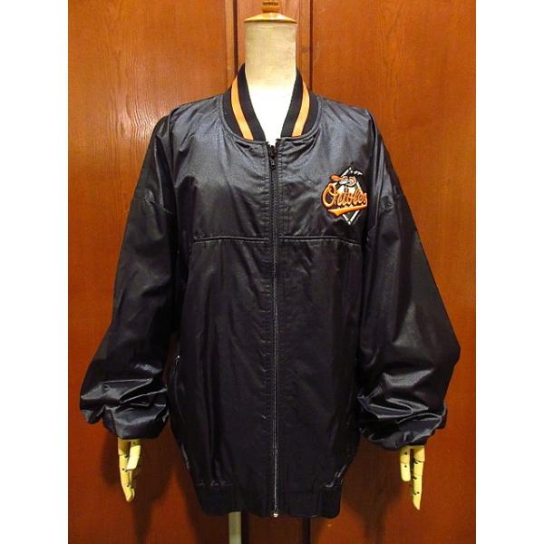 ◆サイズ◆表記・・・L肩幅・・・約67cm身幅・・・約71cm袖丈・・・約60cm着丈・・・約73cm(計測箇所によって多少異なりますのでだいたいの目安としてお考えください。)◆状態◆内側に汚れや擦れが点々とあります。その他には特に目立った...