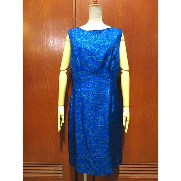 ◆サイズ◆肩幅・・・約40cm身幅・・・約50cm着丈・・・約94cm(計測箇所によって多少異なりますのでだいたいの目安としてお考えください。)◆状態◆数mm程のダメージが数箇所にあります。金具部分に塗装の剥がれがあります。擦れが数箇所にあ...