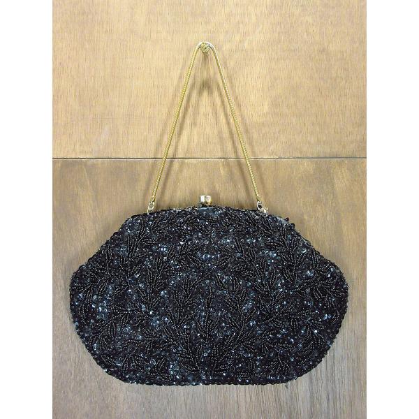 ◆サイズ◆縦・・・約15.5cm横・・・約23cm厚み・・・約1cmハンドル長さ・・・約32cm(計測箇所によって多少異なりますのでだいたいの目安としてお考えください。)◆状態◆裏地に多少の汚れがあります。上部にビーズやスパンコールが欠損し...