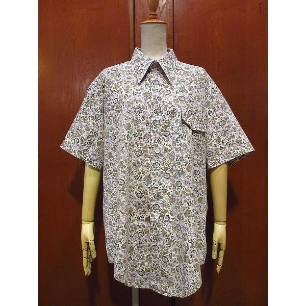 ◆サイズ◆肩幅・・・約51.5cm身幅・・・約64cm袖丈・・・約24.5cm着丈・・・約82cm(計測箇所によって多少異なりますのでだいたいの目安としてお考えください。)◆状態◆胸ポケットに約3.5cm程の汚れがあります。ダメージ、汚れが...