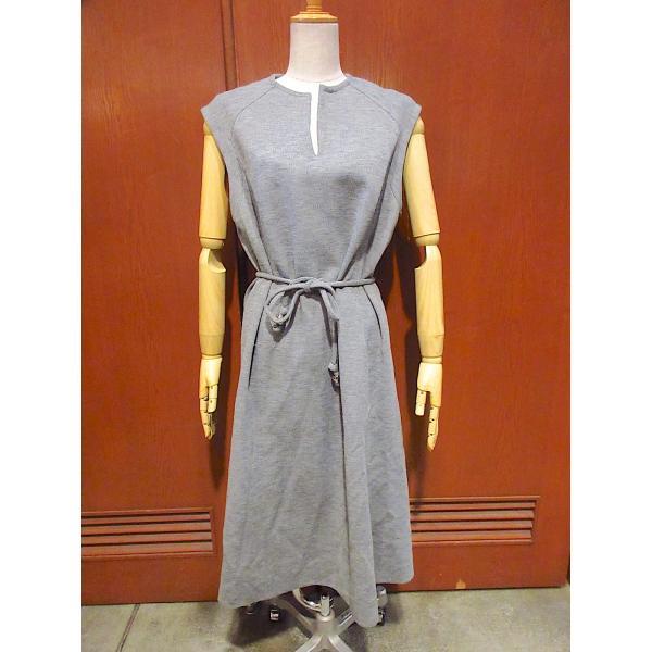 ◆サイズ◆肩幅・・・約46cm身幅・・・約49cm着丈・・・約107cm(計測箇所によって多少異なりますのでだいたいの目安としてお考えください。)◆状態◆特に目立ったダメージや汚れ等は無く、良い状態です。ダメージ、汚れが気になる方、神経質の...