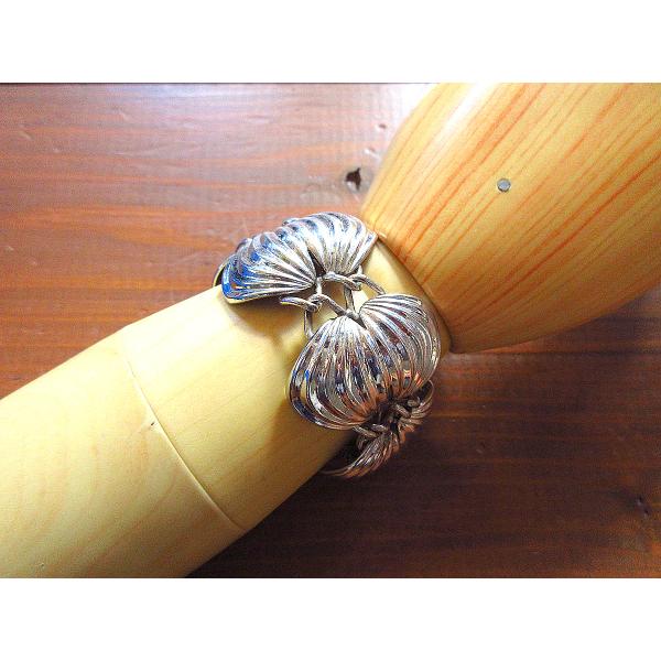 ◆商品名◆ビンテージ BARTEKレディースシェルモチーフブレスレット シルバー◆サイズ◆全長：約19cm幅：約3.5cm※計測箇所によって多少異なりますのでだいたいの目安としてお考えください。◆状態◆所々に擦れやキズあり※ダメージ、汚れが...