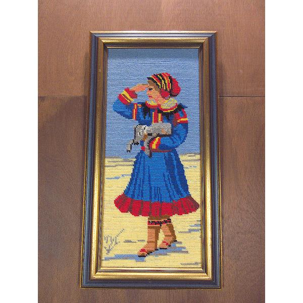 ◆商品名◆ビンテージ ニードルポイント女性モチーフ壁掛け◆サイズ◆縦：約49cm横：約25.5cm厚み：約2cm※計測箇所によって多少異なりますのでだいたいの目安としてお考えください。◆状態◆点々と傷や汚れあり※ダメージ、汚れが気になる方、...