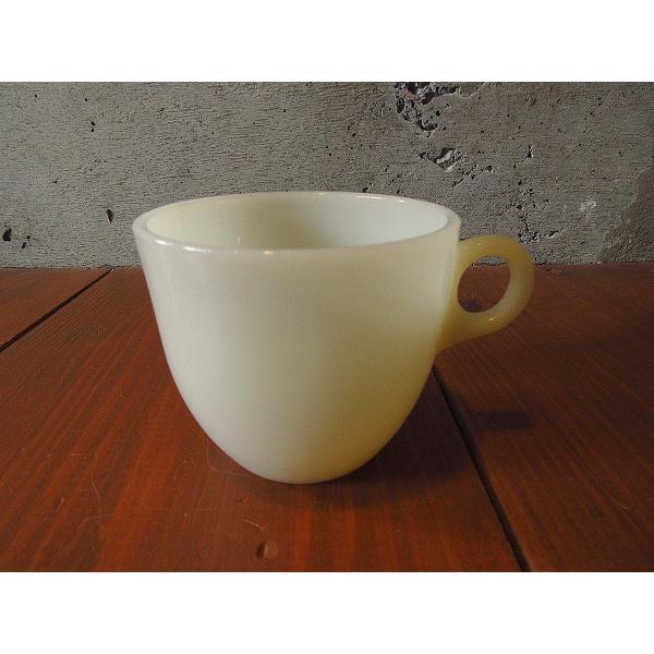 ◆商品名◆Fire King 1700LINEランソムカップA◆サイズ◆高さ：約8cm横幅：約11cm（最大）飲み口直径：約9cm※計測箇所によって多少異なりますのでだいたいの目安としてお考えください。◆状態◆点々と傷や汚れあり※ダメージ、...