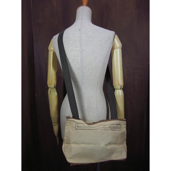 ◆商品名◆1950’s M.J.COLLIS MFG.CO.フィッシングバッグ カーキ◆サイズ◆縦：約19cm横：約26cmマチ：約13cmストラップ：約117cm※計測箇所によって多少異なりますのでだいたいの目安としてお考えください。◆状...