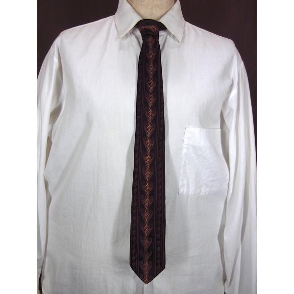◆商品名◆1960’s Jon Soper総柄ネクタイ◆サイズ◆全長：約136cm幅（最大）：約6cm※計測箇所によって多少異なりますのでだいたいの目安としてお考えください。◆状態◆点々と擦れや解れあり、タグにダメージあり※ダメージ、汚れが...