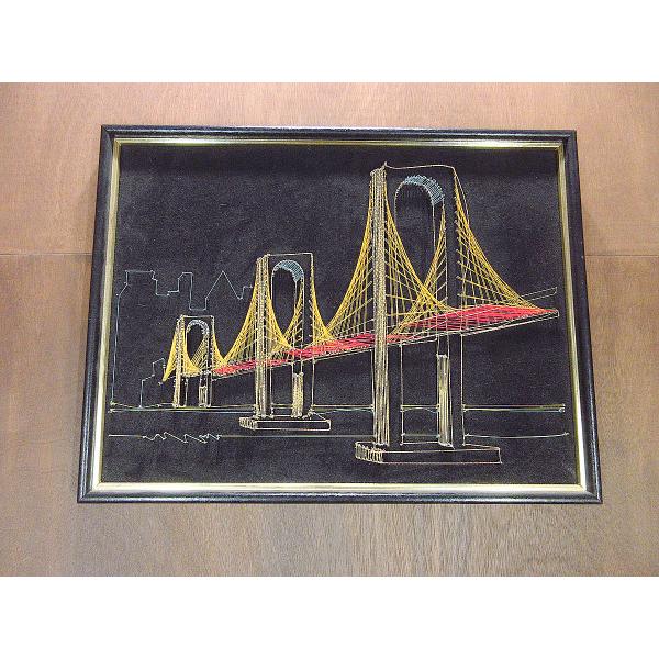 ◆商品名◆ビンテージ 風景糸かけアート壁掛け◆サイズ◆縦：約42.5cm横：約32.5cm厚み：約2cm※計測箇所によって多少異なりますのでだいたいの目安としてお考えください。◆状態◆点々と傷あり、糸が解れていたり緩んでいる箇所あり※ダメー...