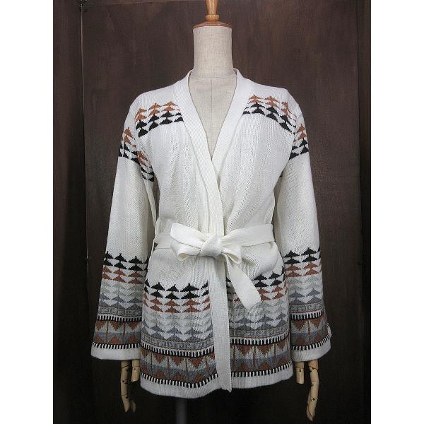 ◆商品名◆1970's Woolco レディース ネイティブ柄ニットガウン 生成り◆サイズ◆表記：M肩幅：約42cm身幅：約44cm前後袖丈：約56cm着丈：約68cm※計測箇所によって多少異なりますのでだいたいの目安としてお考えください。...