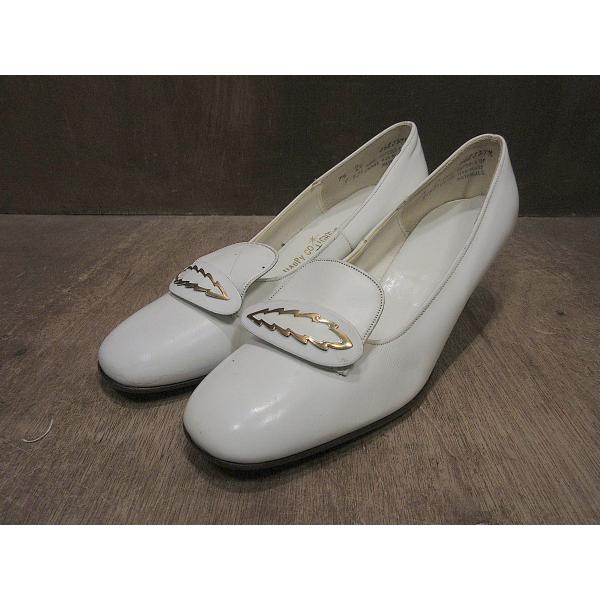 ◆商品名◆1970's HAPPY GO LIGHTLY’Sパンプス白size 7 1/2 B/A◆サイズ◆表記：7 1/2 B/A実寸：約25cm前後 (内側側面のトゥ〜ヒールを計測した長さで、足のサイズを表すものではありません。)横幅：...