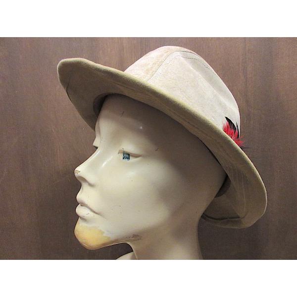 ◆商品名◆1970's〜1980's DEADSTOCK CAPAS 羽根付き スウェードハット size 7 1/8◆サイズ◆表記：7 1/8頭周り：約57cm（写真のマネキンの頭周りは約52cm程です。）ブリム：約5cmクラウン：約13...