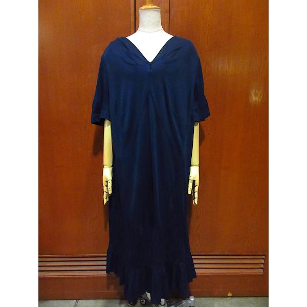 ◆商品名◆1970's Blakely Vネック 半袖ワンピース 紺◆サイズ◆肩幅：約46cm身幅：約59.5cm袖丈：約27.5cm着丈：約103cm※計測箇所によって多少異なりますのでだいたいの目安としてお考えください。◆状態◆バック裾...