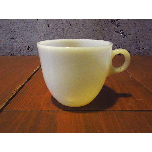 ◆商品名◆ Fire King 1700LINEランソムカップA◆サイズ◆高さ：約7.5cm横幅：約11cm（最大）飲み口直径：約8.5cm※計測箇所によって多少異なりますのでだいたいの目安としてお考えください。◆状態◆点々と小キズあり※ダ...