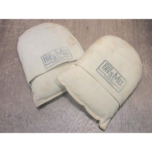 ◆商品名◆ビンテージ WEAVER PRES-KLOTH CO. コットン プレスミット 2点セット◆サイズ◆縦：約19cm横：約14.5cm厚み：約3.5cm大きい物を計測したサイズです。※計測箇所によって多少異なりますのでだいたいの目安...