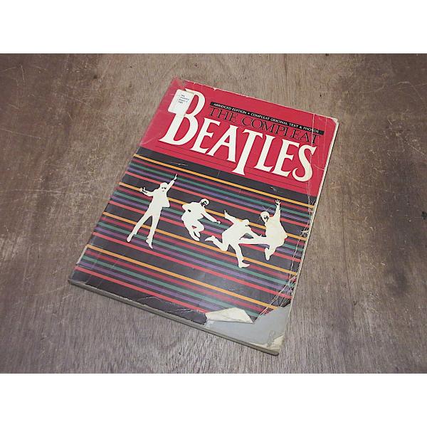 ◆商品名◆ビンテージ THE COMPLEAT BEATLES ブック◆サイズ◆縦：約30.5cm横：約22.2cm厚み：約1cm※計測箇所によって多少異なりますのでだいたいの目安としてお考えください。◆状態◆所々ページが取れてしまっている...