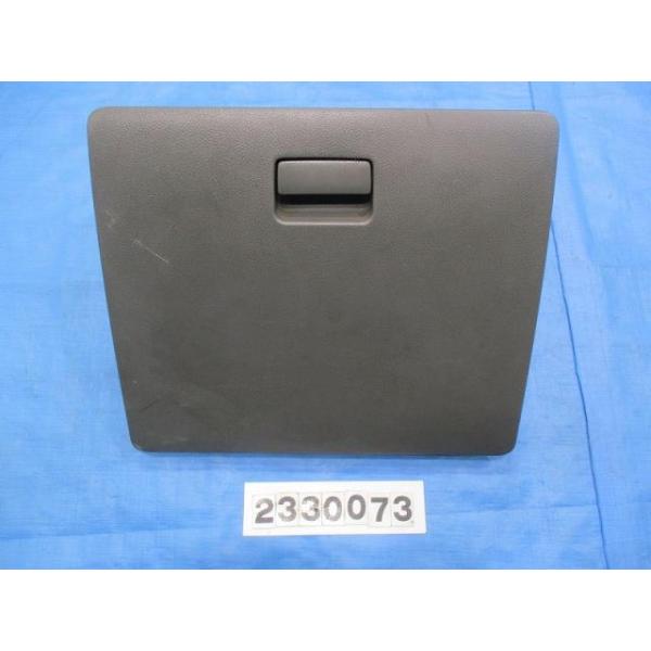 **** 商品説明を必ずご確認ください ****部品管理番号：000233007370211メーカー純正品番：68500-3XA0A部品名：グローブBOX部品区分：リサイクル品管理品番：281017車名：NV350キャラバン車両タイプ名：5...