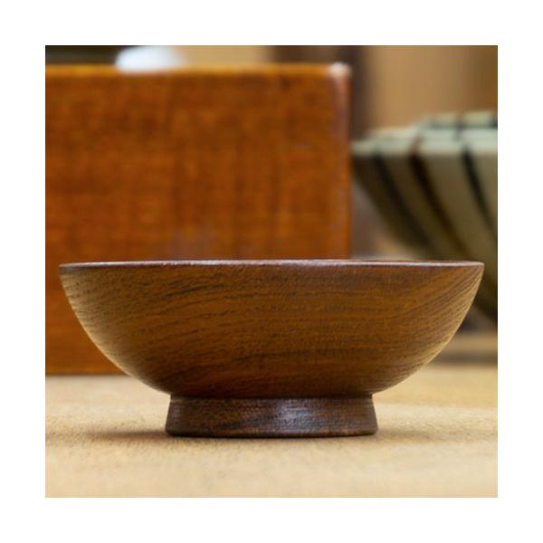 サイズ：径7.5×高さ3ｃｍ重　量；14ｇ産　地：木と漆軽い軽い桑の盃です。すり漆にあざやかな木目。桑ならではの細かな濃淡の年輪がクッキリと浮き上がります。轆轤の仕上がりは、中々のもの。正倉院にある楽琵琶や阮咸楽器、三味線に使われる桑。生薬...