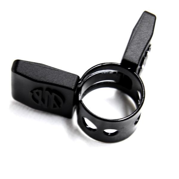 ホースを取り付ける際に使用するホースバンド。★つまむだけのワンタッチ式●プロパンガスホースに対応