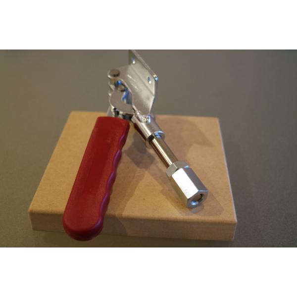 交換する本体をお送りの際は壊れることのないように梱包して、必ず「元払い」にてお支払いの上で当工房までお送りください。送り先住所は、ご注文確認メールの末尾に記載されています。ハンドプレス機クオイオのトグルクランプ交換依頼用の商品になります。簡...