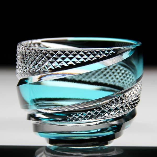 素材：本クリスタル（レッドクリスタル　美術宝飾用クリスタルガラス）サイズ：　直径　約６０mm　高さ　約５０ｍｍ色：　水色　ブルートパーズColor※手作りですので多少の誤差はあります。