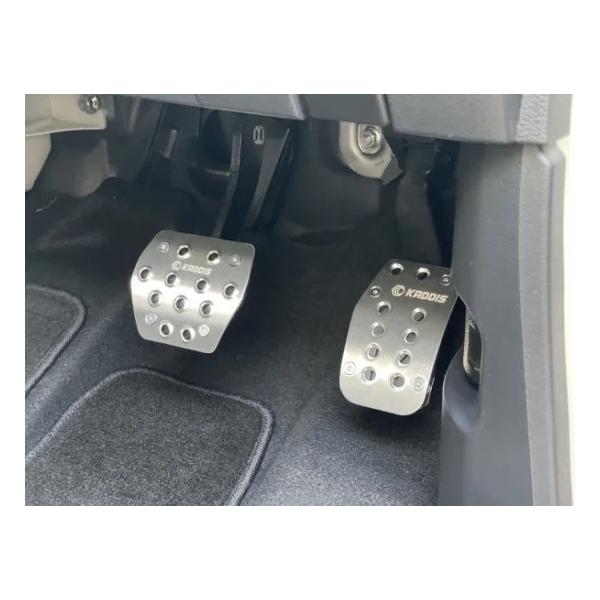 後デリカミニ専用設計のアクセルペダル/ブレーキペダルセット。車種専用品のフィッティングを実現。アクセルペダルは絶妙な滑りを可能とした操作重視のアイテム。ブレーキペダルはバーリング加工で滑り止めを実現。高い剛性も魅力の一つです。別売りのアルミ...