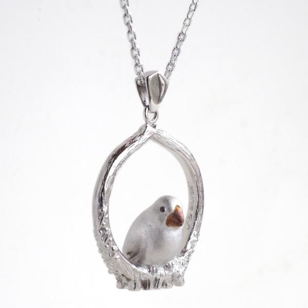 まんまるでつやつや、つぶらな黒目が愛くるしい文鳥モチーフのペンダントマット仕上げで文鳥のフワフワ感を表現しています。【対象】大人 女性 レディース 彼女 妻 恋人 20代 30代 40代【用途】普段使い 自分用 ご褒美 デート パーティー ...