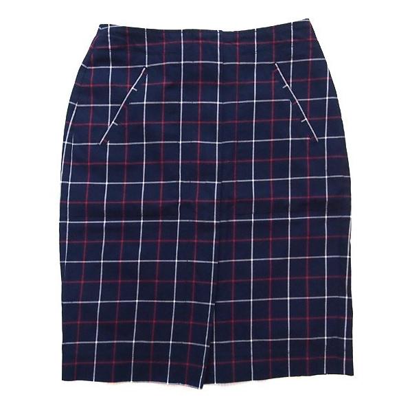 さらりとした履き心地で、暑い季節にも爽やかに着こなせる、ストレッチ生地を使用したタイトスカート登場です。フロントをジッパーで開くタイプなので、着脱が楽なのもうれしいポイント！フロントの裾にはスリットが入るデザインなので、足さばきの良いデザイ...