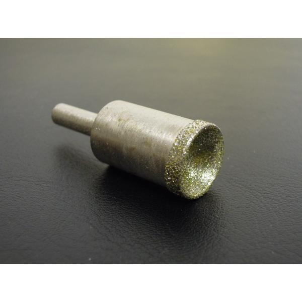 注意　輸送中の振動で金属の淵に凹みがある事があります、その点ご了承頂きご注文お願い致します。凹み傷などによる返品・返金・交換対応出来ません。サイズ軸径　6mm直径 約16mm長さ 約5cm2.35mm軸や3mm軸のカップ型より円に近い形をし...