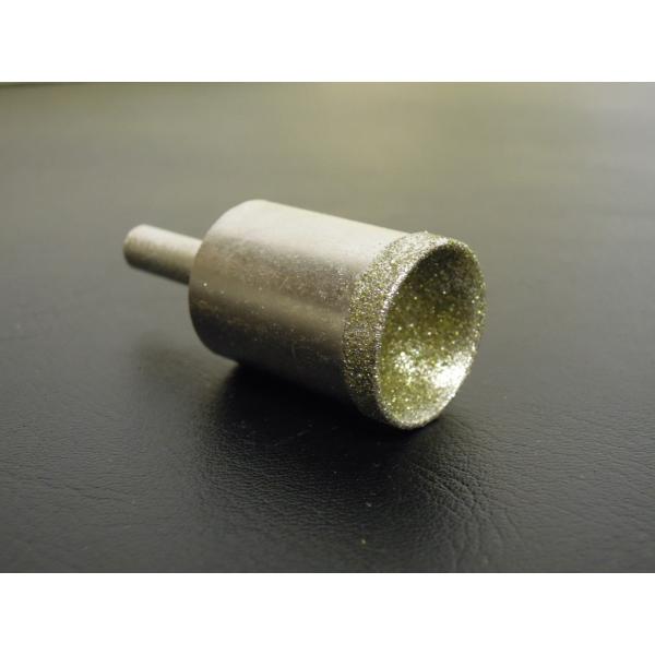 注意　輸送中の振動で金属の淵に凹みがある事があります、その点ご了承頂きご注文お願い致します。凹み傷などによる返品・返金・交換対応出来ません。サイズ軸径　6mm直径 約20mm長さ 約5cm2.35mm軸や3mm軸のカップ型より円に近い形をし...