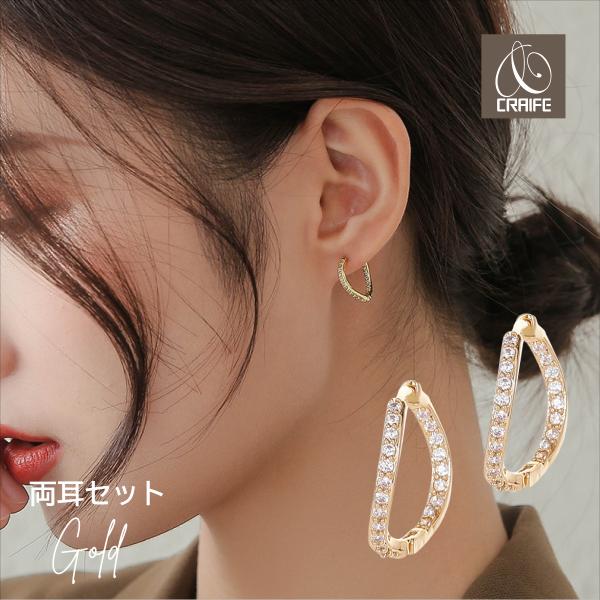 品名：ピアス　両耳用特徴：造形的なラインに輝くジルコニアが、上品な装いのピアス。内側にもジルコニアがあしらわれている、リッチなスタイル。メタリックゴールドを、より印象づけるひねりのある造形的なライン。内側にもあしらわれたジルコニアが輝きを放...