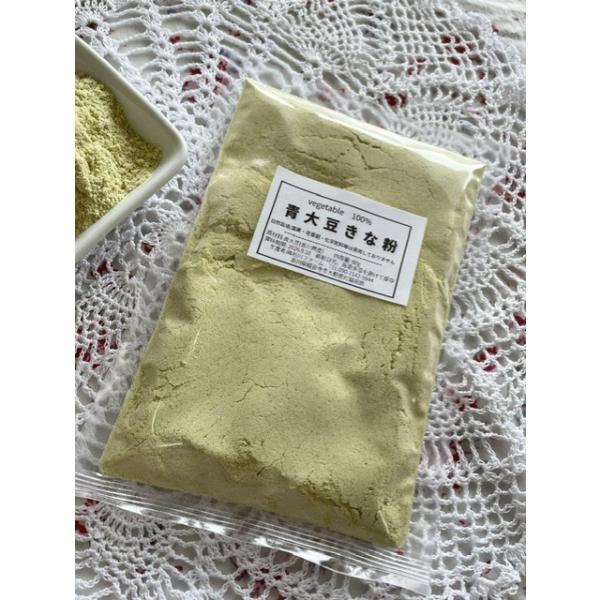 栄養たっぷりの青大豆きなこ。青大豆は皮だけでなく豆の中まで緑色をした豆です。お団子やお餅にまぶしたり、牛乳やヨーグルトに混ぜてお召し上がり下さい。●高温時期は出来るだけ早くお手元にお届けしたいため、また長時間高温に触れるのを避けるため、配送...