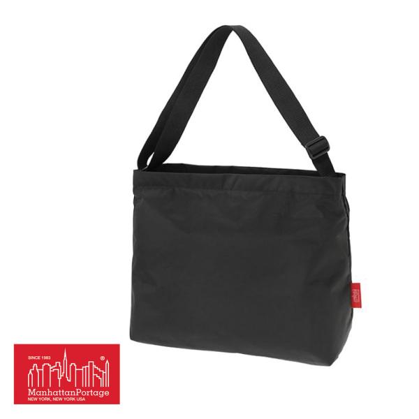 人気のClearview Shoulder Bagが、420デニールナイロン素材で登場。柔らかい素材が身体に馴染みやすいシルエットを演出し、ユニセックスに使えるデザインにしました。季節を問わない見た目で、様々なコーディネートに合わせられるひ...