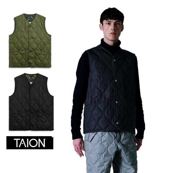 シンプルなデザインに金属ボタンがアクセントになった、ミリタリーVネックダウンべストです。MILITARY LINEの特徴となる両脇スリットは、可動域が広がることで動きやすくなり、ボトムのポケットに手も入れやすく、重ね着を楽しんでいただける仕...