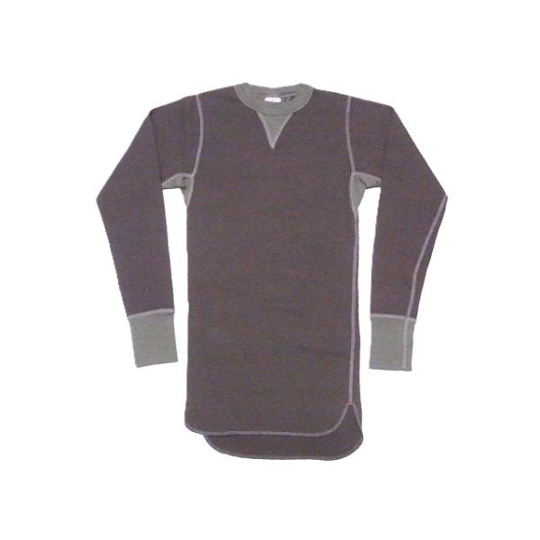 トゥームーン(Two Moon)のオールドサーマル両VロングスリーブTシャツ"26508/O.D.×オリーブ"です。 特徴としては、綿100％、両V、フラットシーマで、洗いがかかっています。裾はロック処理され、裾の左脇は赤糸でカンヌキ止めさ...