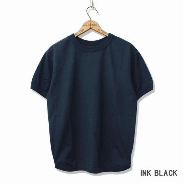 フルカウント(FULLCOUNT)のTシャツ、フラットシーム・ヘビーウエイトTシャツ(FLAT SEAM HEAVY WEIGHT TEE)"5222"です。ヘビーウェイトでありながら、それを感じさせないストレスフリーな着心地は、糸に空気を...