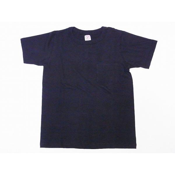 フルカウント(FULLCOUNT)のポケットTシャツ25周年記念モデル"5951EX"です。和歌山県には今から約百年前にヨーロッパから渡ってきた吊り編み機を使用し、昔ながらの方法で生地を作り上げている工場がわずかながらあります。吊り編み機で...