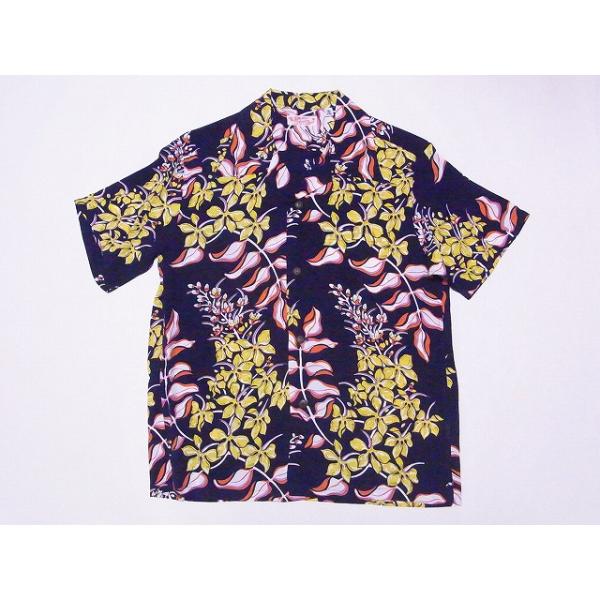 東洋エンタープライズからサンサーフ(SUN SURF)のアロハ、2024年新作、洋柄アロハシャツ(ハワイアンシャツ)"SS39221"です。主要部は二本針の巻き縫いで縫製され、ポケットは柄あわせがされています。素材はレーヨン100％で肌触り...