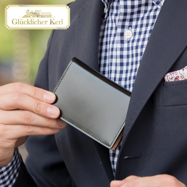 ブランドGlucklicher Kerl(ギリュックリヒャ ケアル)の人気長財布。 内側は時間の経過と共に深い飴色に変化(エイジング)するイタリア産の上質なナチュラルレザーを使用し、異素材のコンビネーションをお楽しみいただけます。艶と光沢が...
