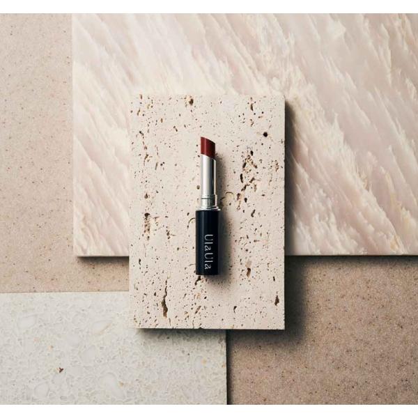 ブランド／UlaUla内容量／2.4gサイズ／87×18×18mm使用の目安／開封後2〜3カ月全成分表記／スクワラン、ホホバ種子油、キャンデリラロウ、(ヒマワリ種子油/水添ヒマワリ種子油)エステルズ、オリーブ果実油、ミツロウ、カルナウバロウ...