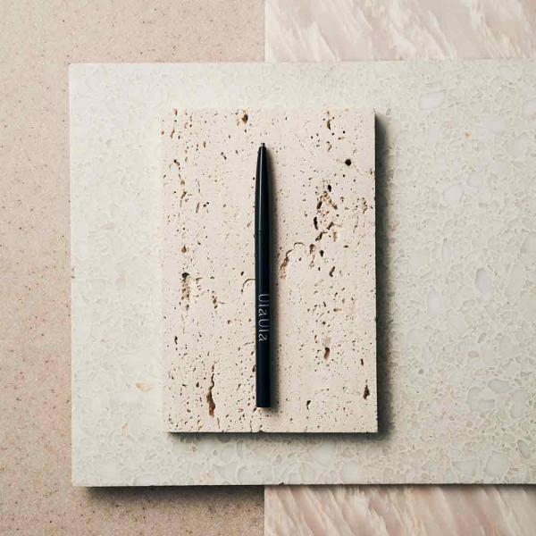 ブランド／UlaUla内容量／0.25gサイズ／124×18×18mm使用の目安／開封後2〜3カ月全成分表記／ステアリン酸、モクロウ、水添ヒマシ油、スクワラン、ミツロウ、チャ種子油、コメヌカ油、トウキンセンカ花エキス、テリハボク種子油、トコ...