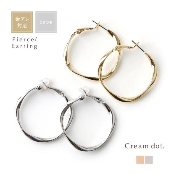 フープを捻ったシンプルお洒落なデザインが大人っぽい、選べる2サイズのピアス/イヤリング。艶やかなメタルで耳元にさりげなくアクセントをプラス◎ON/OFF問わず馴染む使い勝手のよいアイテムです。■サイズモチーフの大きさA：3.5cm×3.5c...