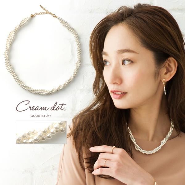 らせん状に編みこんだ3連デザインのツイストパールネックレス。1本1本は華奢ですが、編みこむことで程よいボリューム感が出てお顔周りを華やかに仕上げてくれます。パーティーなどお呼ばれシーンにも◎■サイズチェーン長さ全長：47cmチェーン：41c...