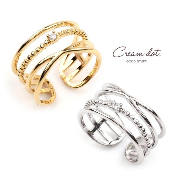 立体感を持たせた重ねづけ風のデザインリング。一粒のジルコニアを飾ったミル打ちラインや クロスラインなど、色々なデザインのリングを重ねているような贅沢なつくりです。 ボリューム感がありつつも、艶のある質感で手元を女性らしく品良くドレスアップし...