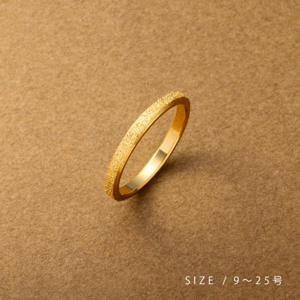 表面にスターダスト加工を施し、小さな凹凸が繊細な輝きを放つリング。錆びにくく傷に強いステンレス製で、デイリーに活躍間違いナシ。長時間の着用も安心の低アレルギー素材です。■サイズリング幅 0.2cmリングサイズ9号:15.7mm12号:16....
