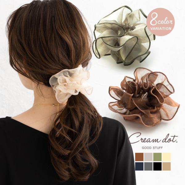 上品な透け感のオーガンジー生地にメリハリパイピングを施した大人可愛いシアーオーガンジーシュシュ。程よく広がるボリューム感で女性らしく華やかに仕上がります。デイリーは勿論、ドレスアップスタイルにも◎【メリハリパイピングデザイン】トレンドのオー...