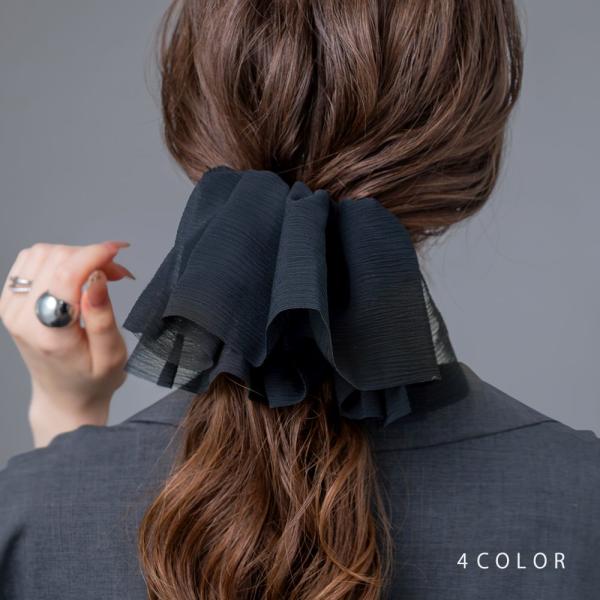 フワっとしたシルエットがこなれ感たっぷりなビッグフリルバレッタ。軽やかで涼しげな素材とシックなカラーの組み合わせが今っぽいひと品◎バレッタでサッと留めるだけの手軽さも嬉しいアイテムです。■サイズ縦×横×厚み11.5cm×24.5cm×1.5...