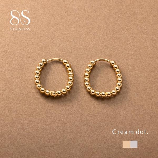 小さなメタルボールを連ねたような開閉式キャッチレスピアス。メタルの艶めきと個性的な形が目を惹くデザインで、横顔をグッと印象づけてくれます。キレイめはもちろんカジュアルスタイルにもおすすめです。錆びにくく傷に強いステンレス製で、長時間の着用も...