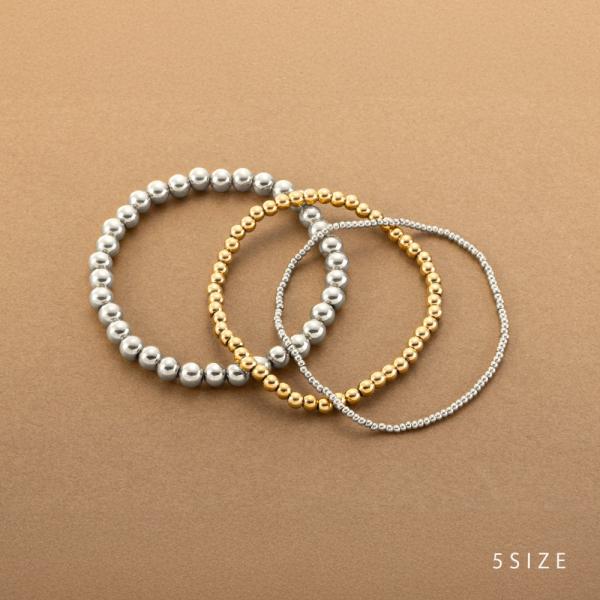 2mm〜6mmのサイズ、GOLD/SILVERから選べるメタルボールのブレスレット。サッとつけられる伸縮ゴム＆どんなシーンにも似合うシンプルデザインでデイリーコーデに活躍しそう。錆びにくいサージカルステンレス素材を使用。アクセサリーでかぶれ...